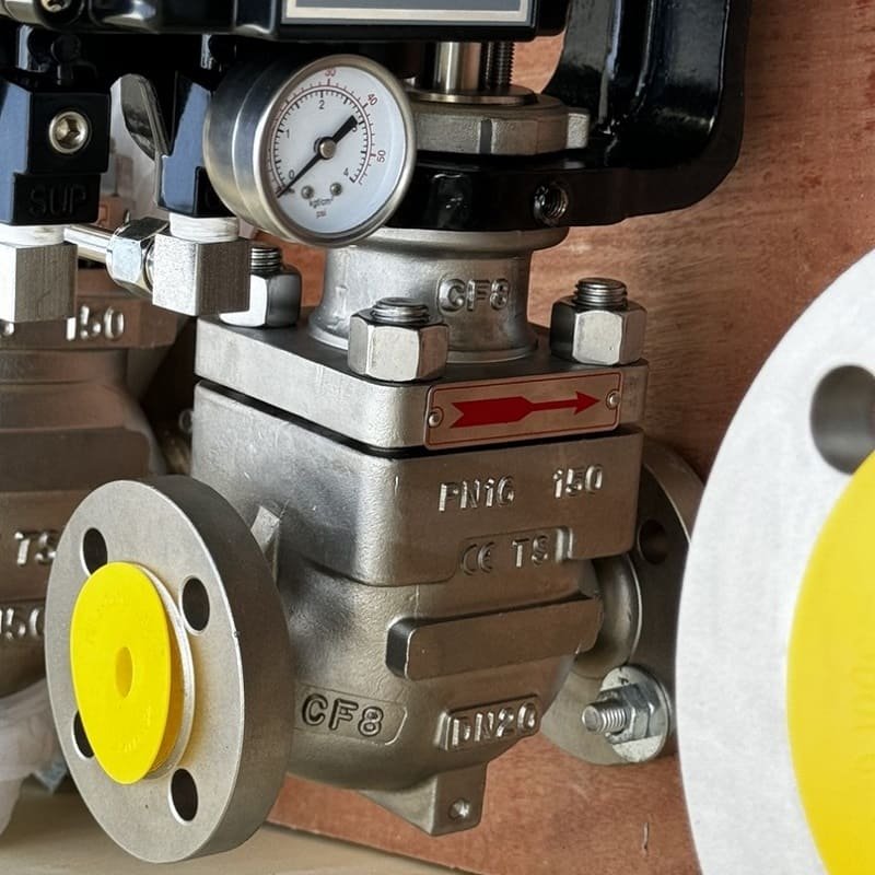 DN20 Pneumatically actuated control valve 10P11Y-DNx2016Z-L122C-C (CF8 ...